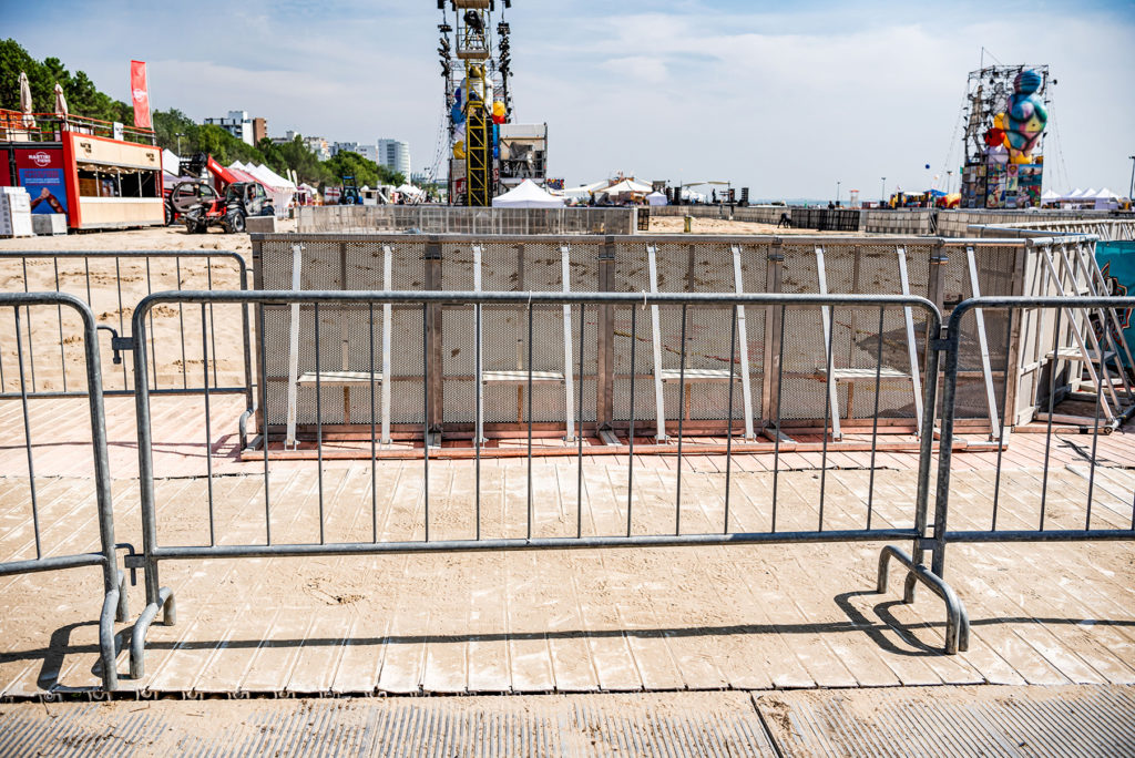 A Quick Guide for Crowd Control Barriers - EPS