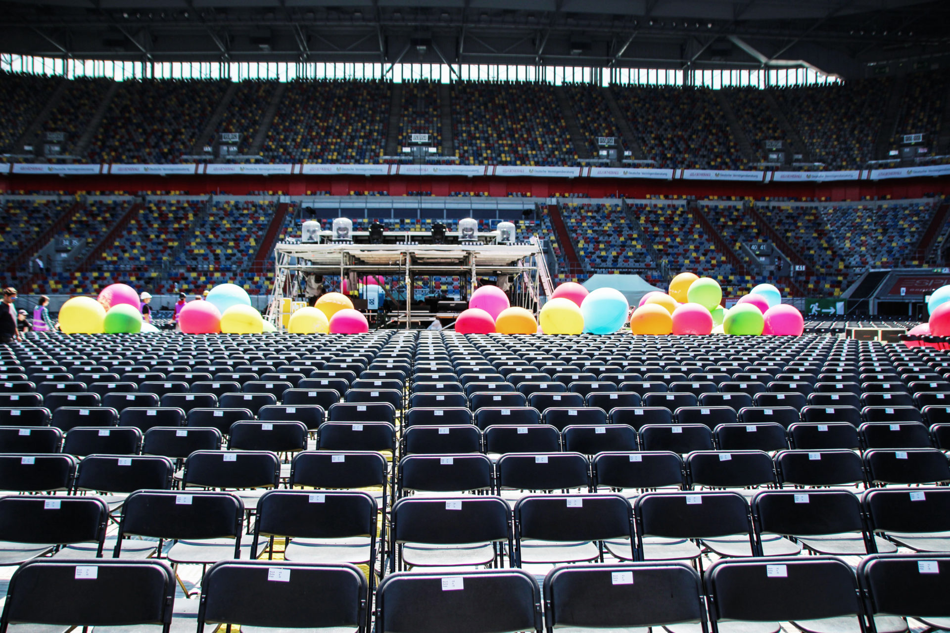 Chairs For Concerts: Maximize the visitor comfort now - EPS